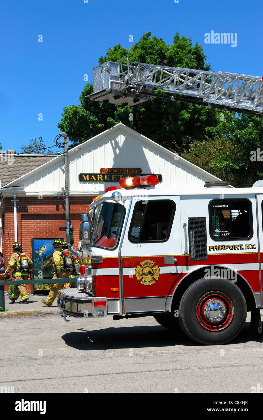 Fire engines respond to possible fire in food store Stock Photo - Alamy