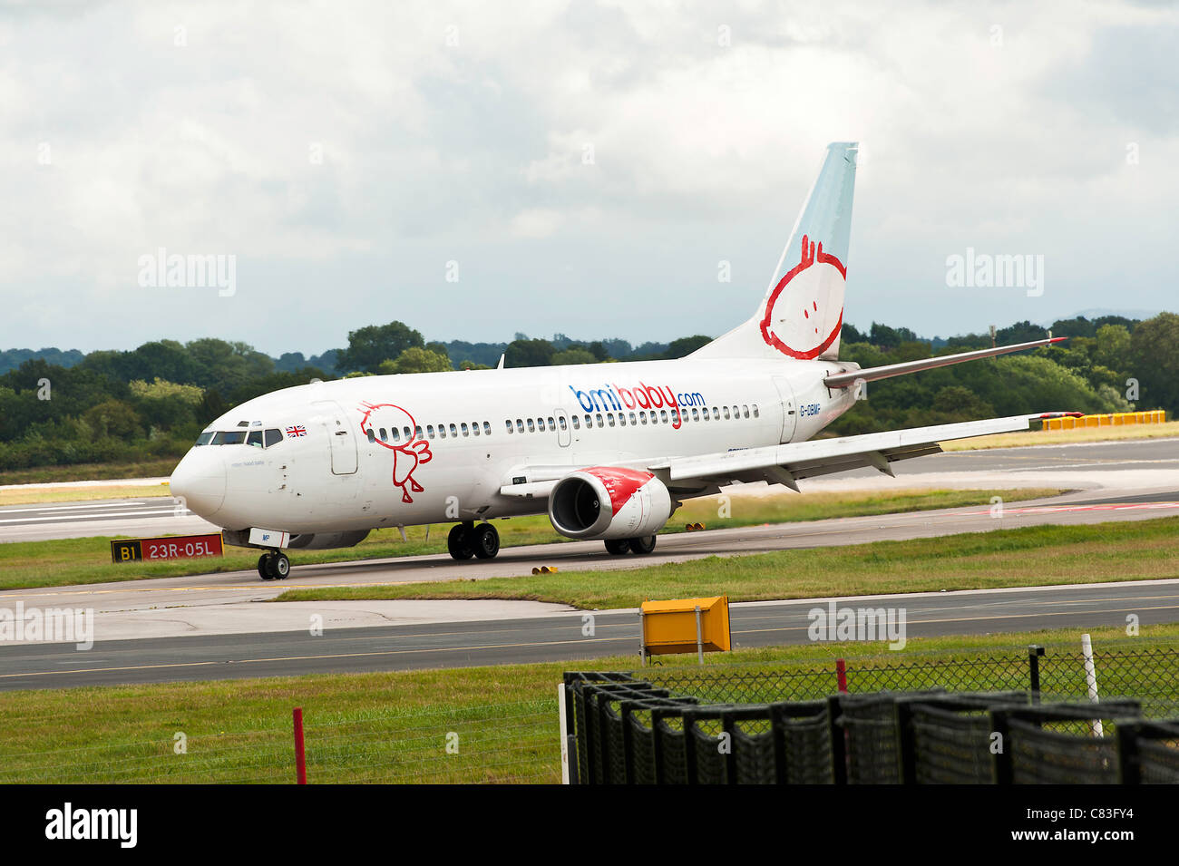 Bmi baby boeing 737 aircraft hi-res stock photography and images - Alamy