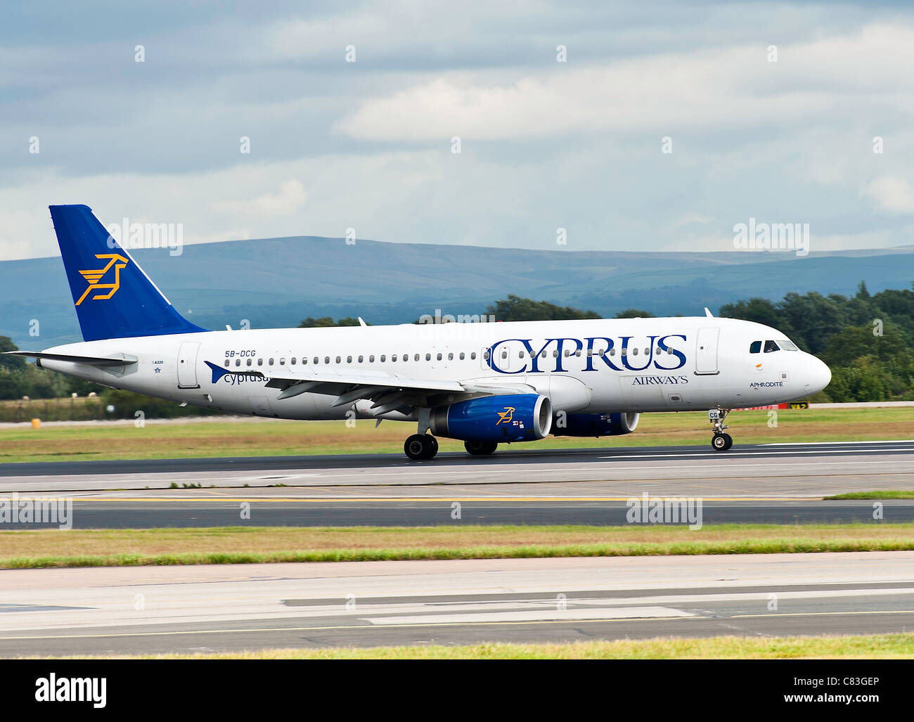 Cyprus Airways Airbus A320-232 Airliner 5B-DCG Landing at Manchester ...