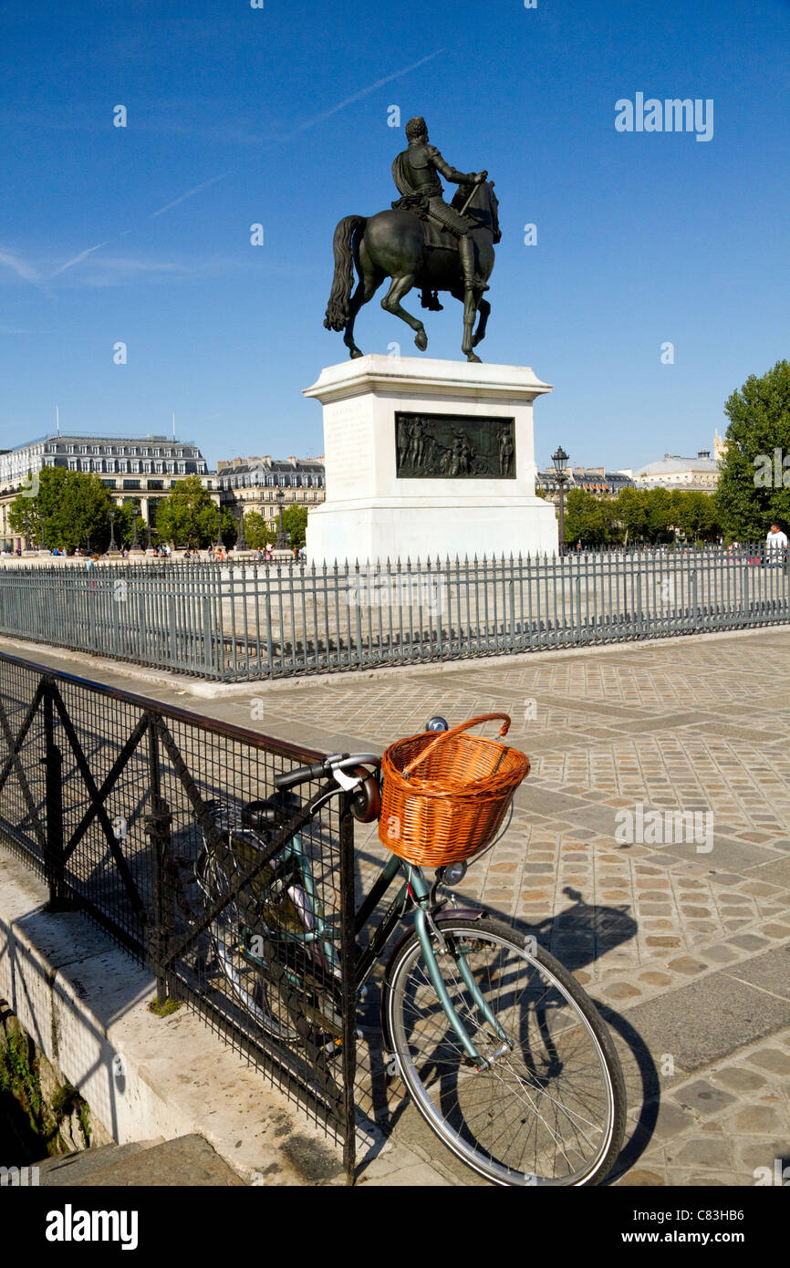 King Henri Iv Statue High Resolution Stock Photography and Images - Alamy