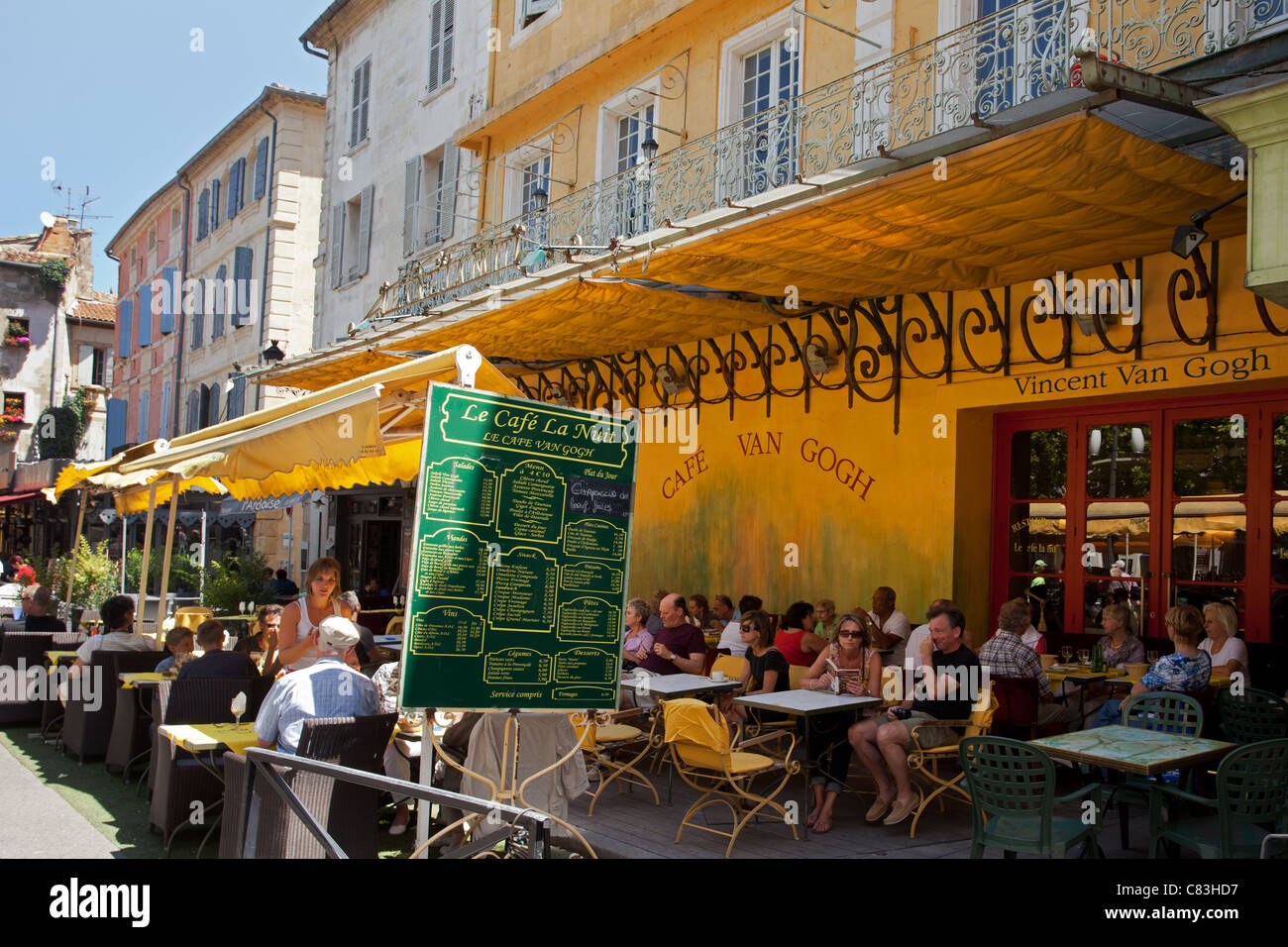 Arles: Forum Square: Cafe van Gogh Stock Photo - Alamy