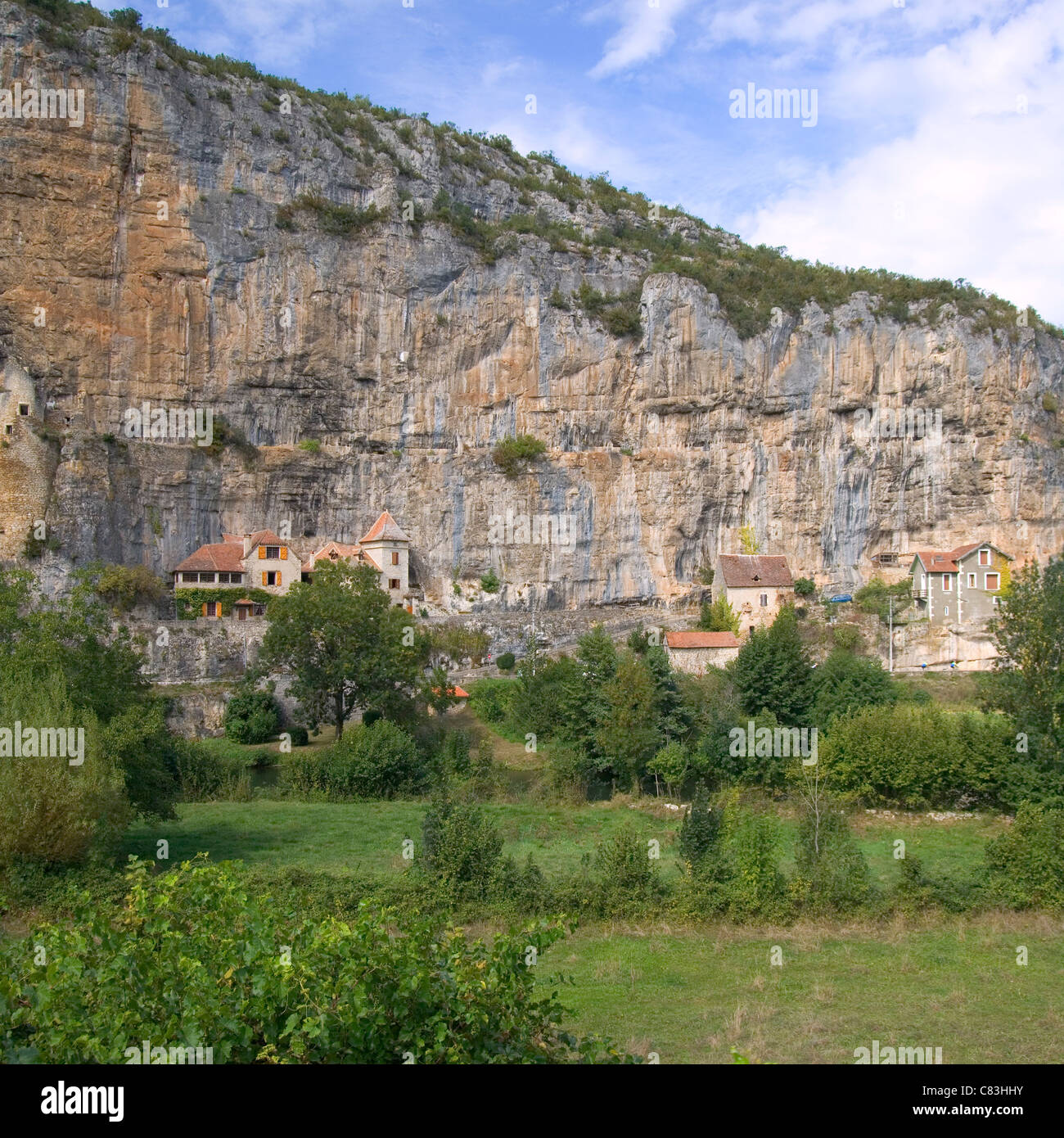 The french village of cabrerets hi-res stock photography and images - Alamy