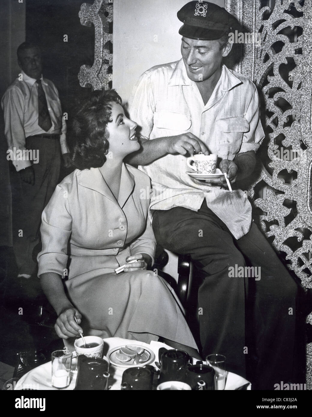 MICHAEL WILDING (1912-1979) UK film actor with second wife Elizabeth ...