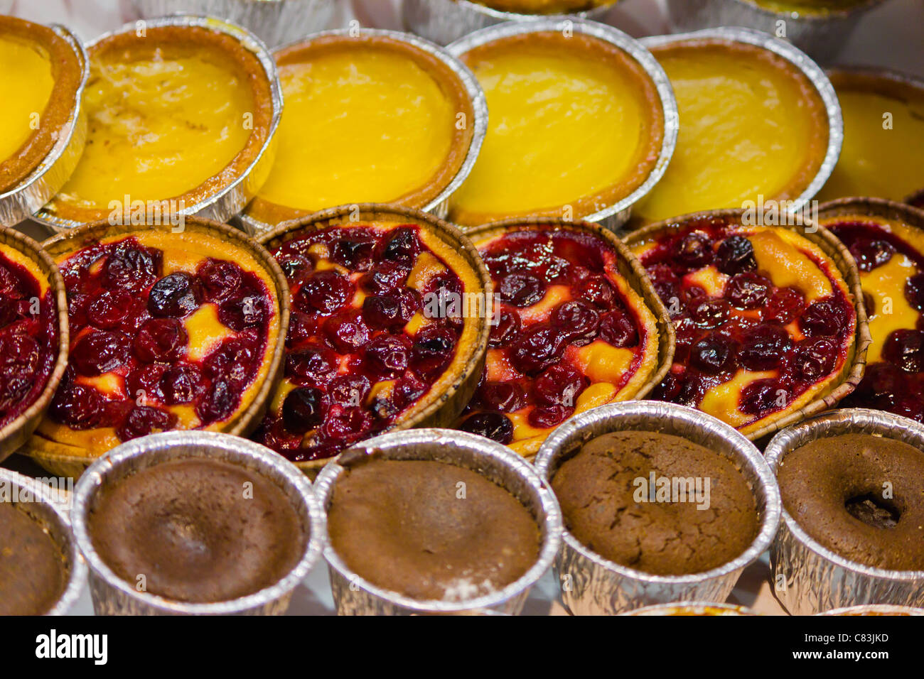 Desserts at a market stall in Borough Market Stock Photo - Alamy
