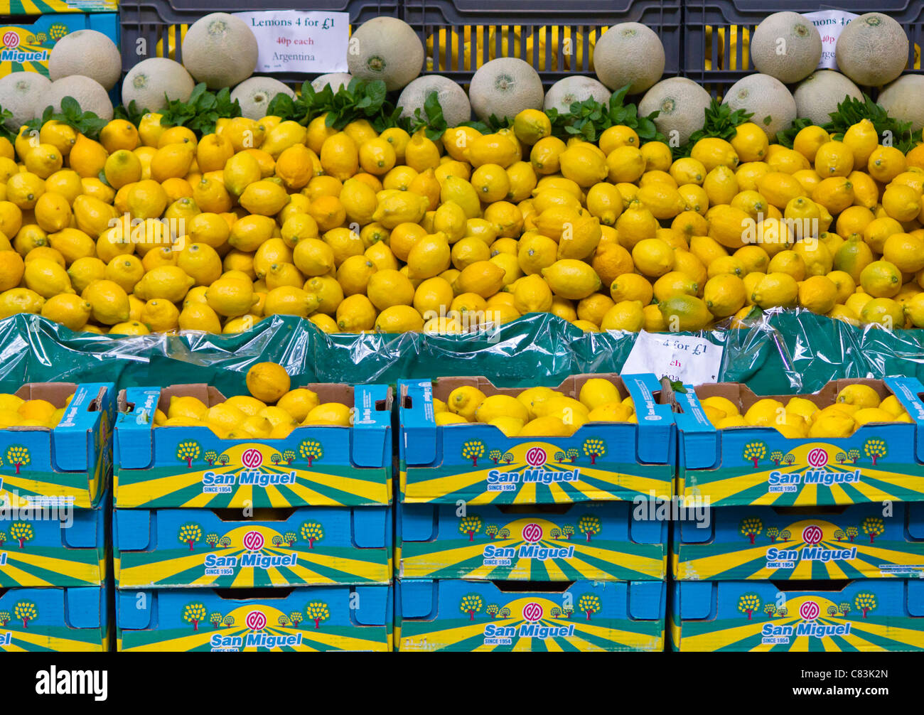Lemons market stall hi-res stock photography and images - Alamy