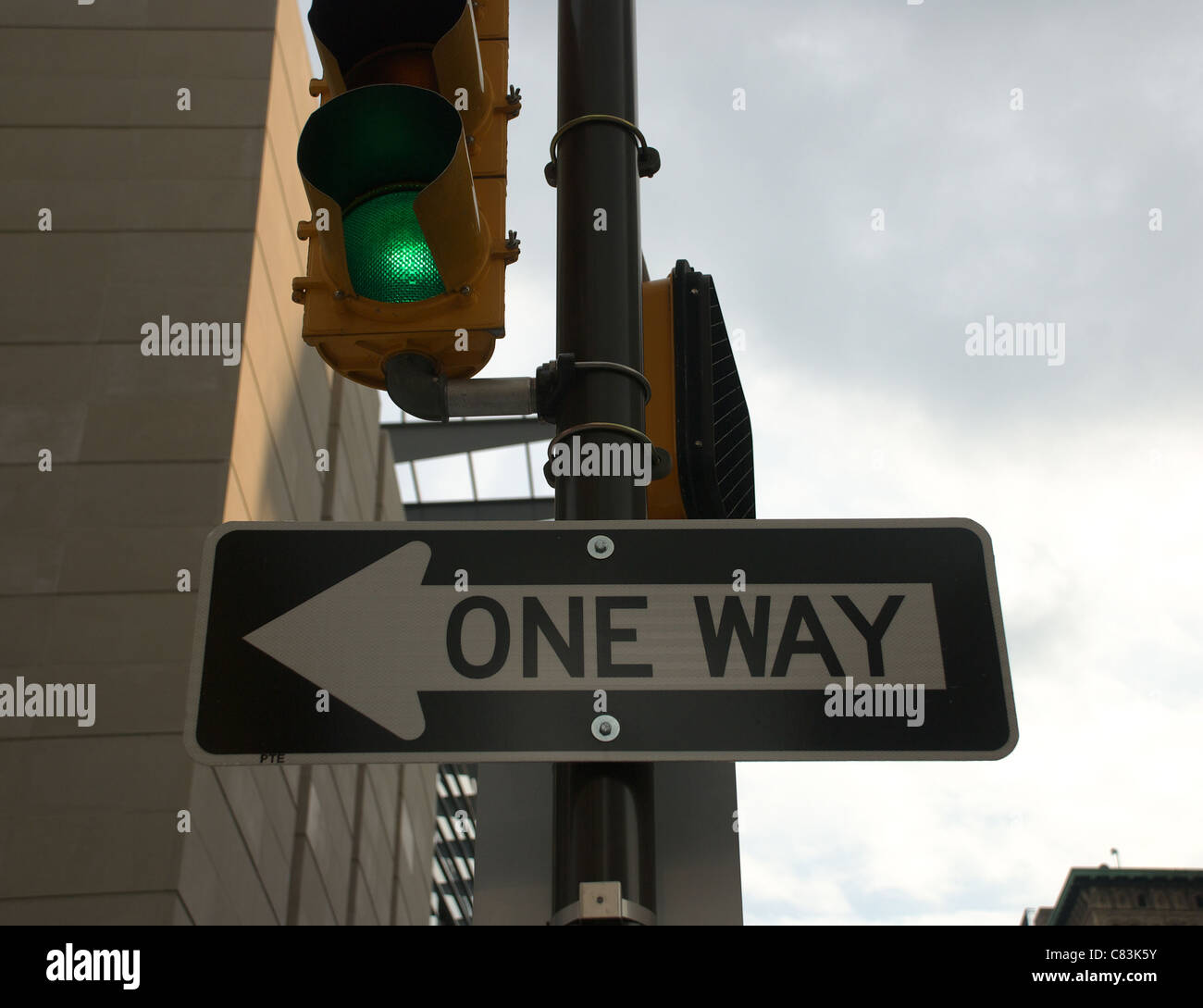 One way traffic sign hi-res stock photography and images - Alamy