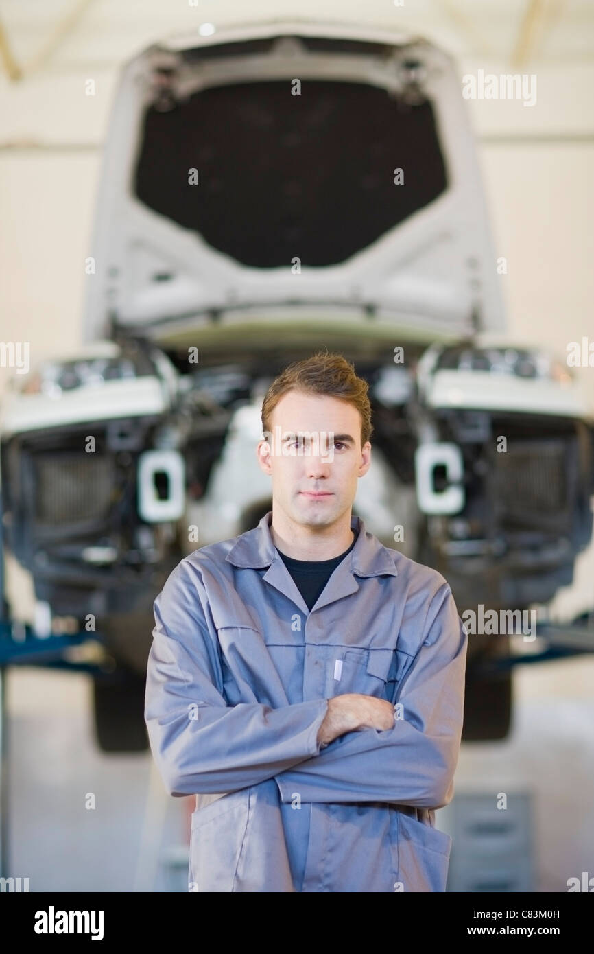Mechanic standing with arms crossed Stock Photo - Alamy
