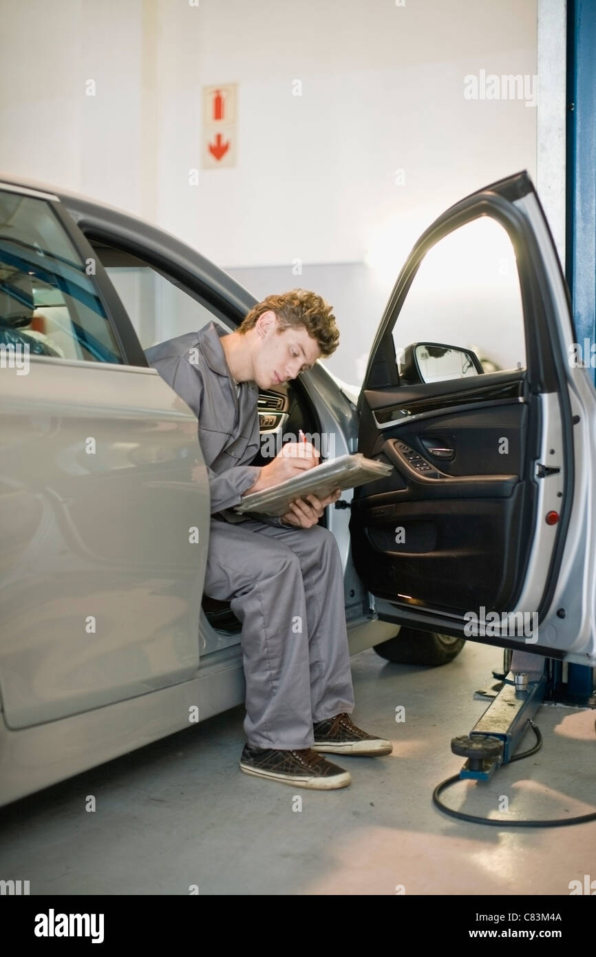 Auto mechanic sitting holding hi-res stock photography and images - Alamy