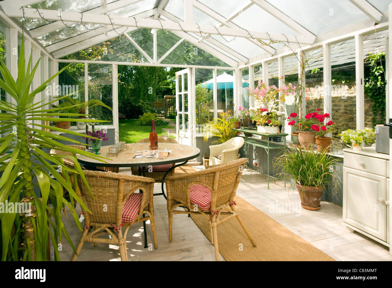 Conservatory garden room Stock Photo - Alamy