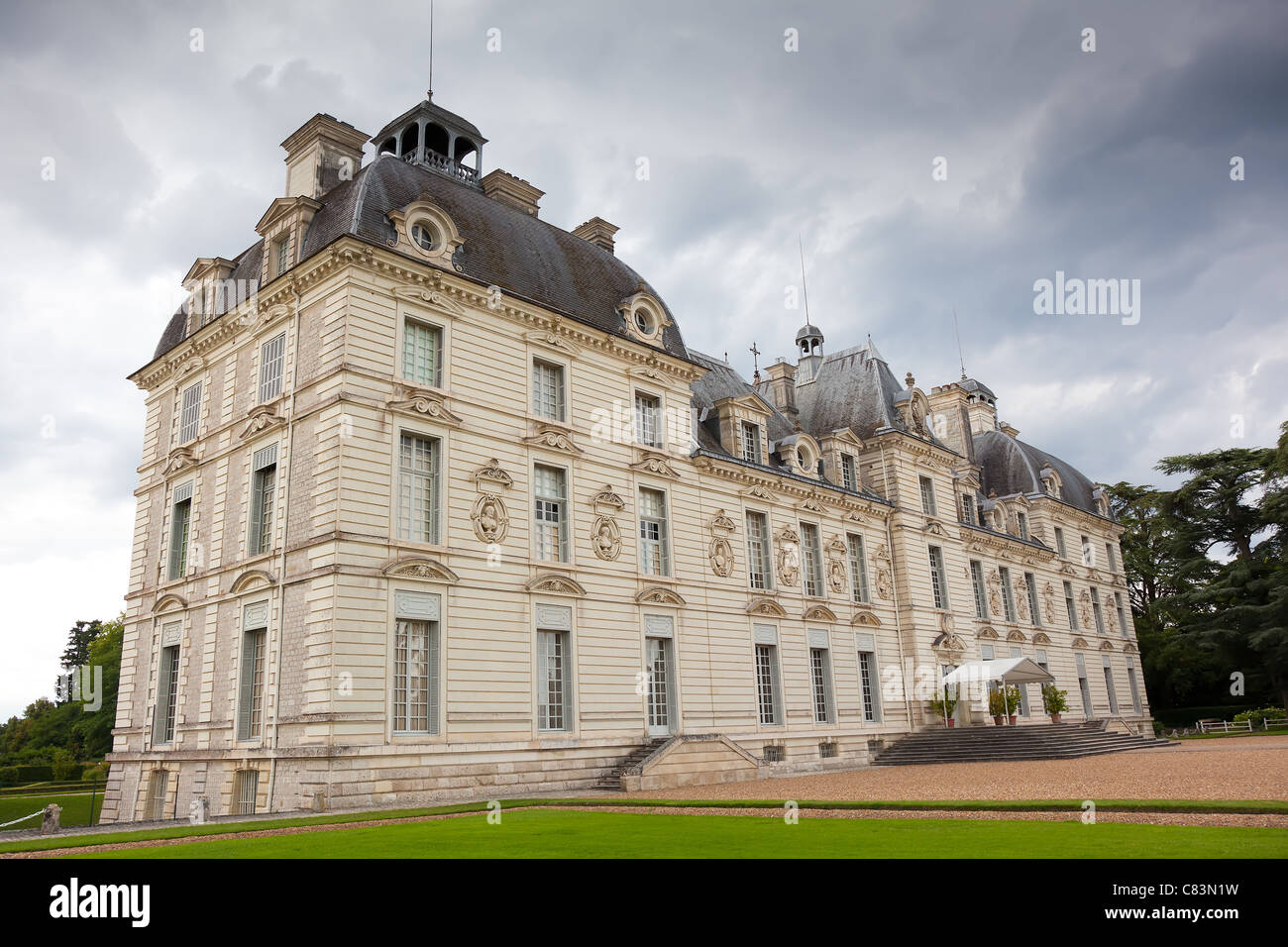 Cheverny village hi-res stock photography and images - Alamy