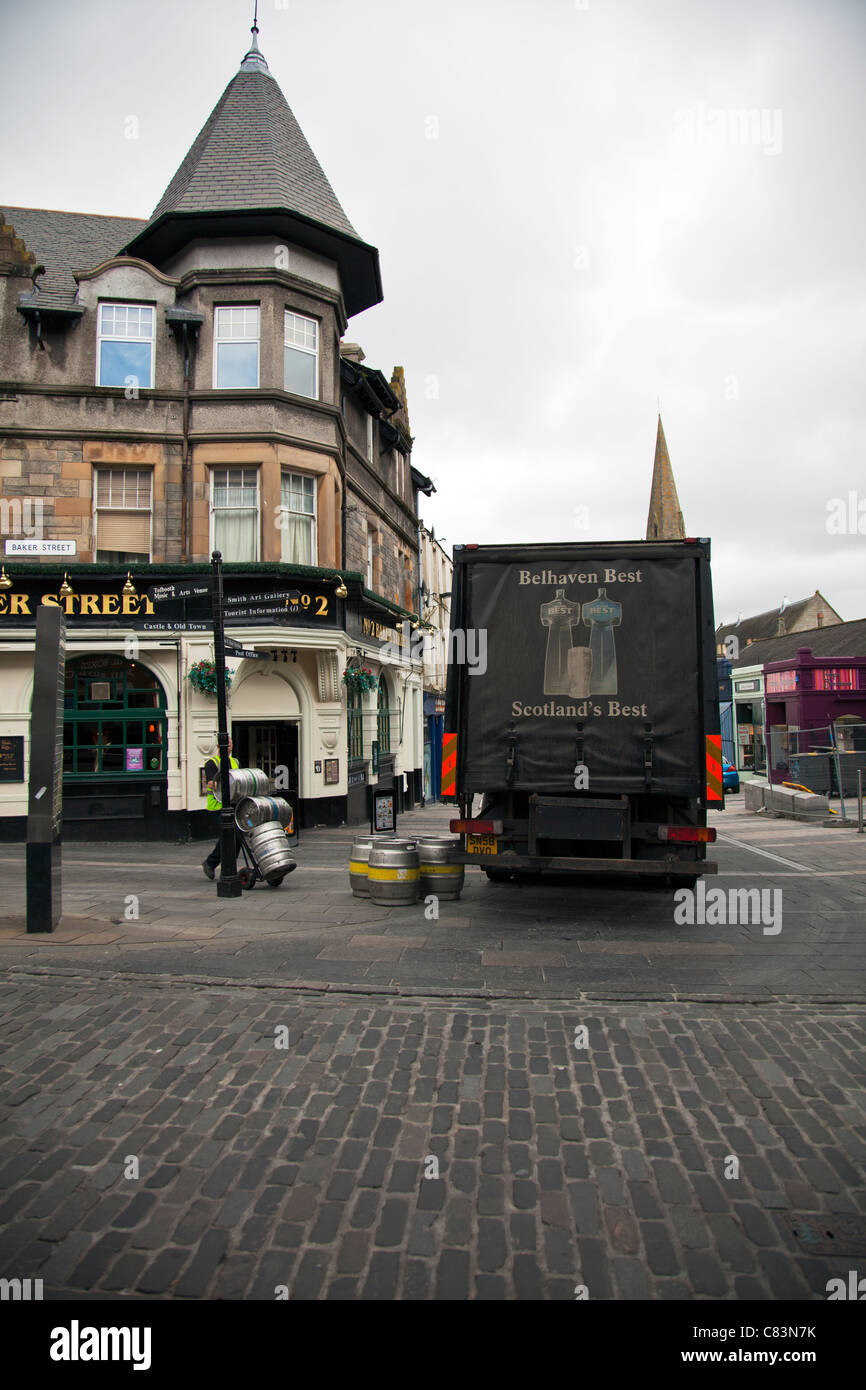 Beer delivery lorry hi-res stock photography and images - Alamy