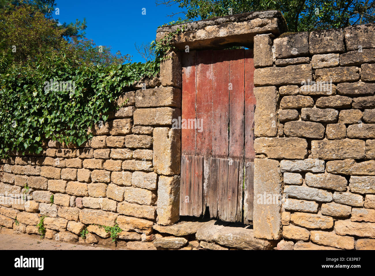Limestone construction hi-res stock photography and images - Alamy