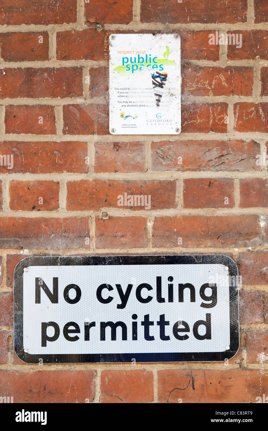 No cycling permitted sign Stock Photo - Alamy