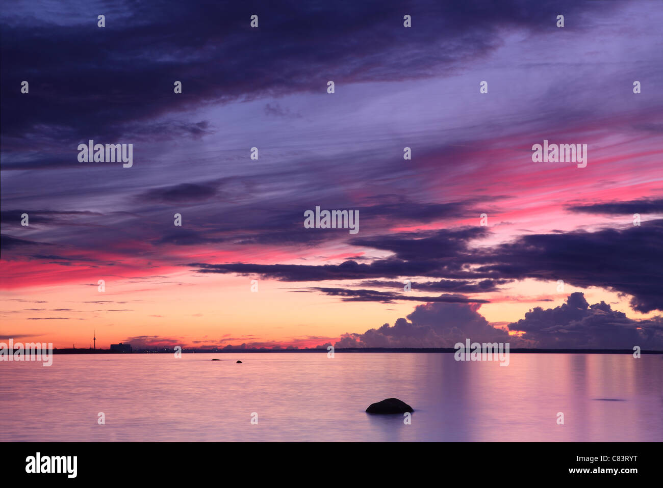 Red blue and purple sunset hi-res stock photography and images - Alamy