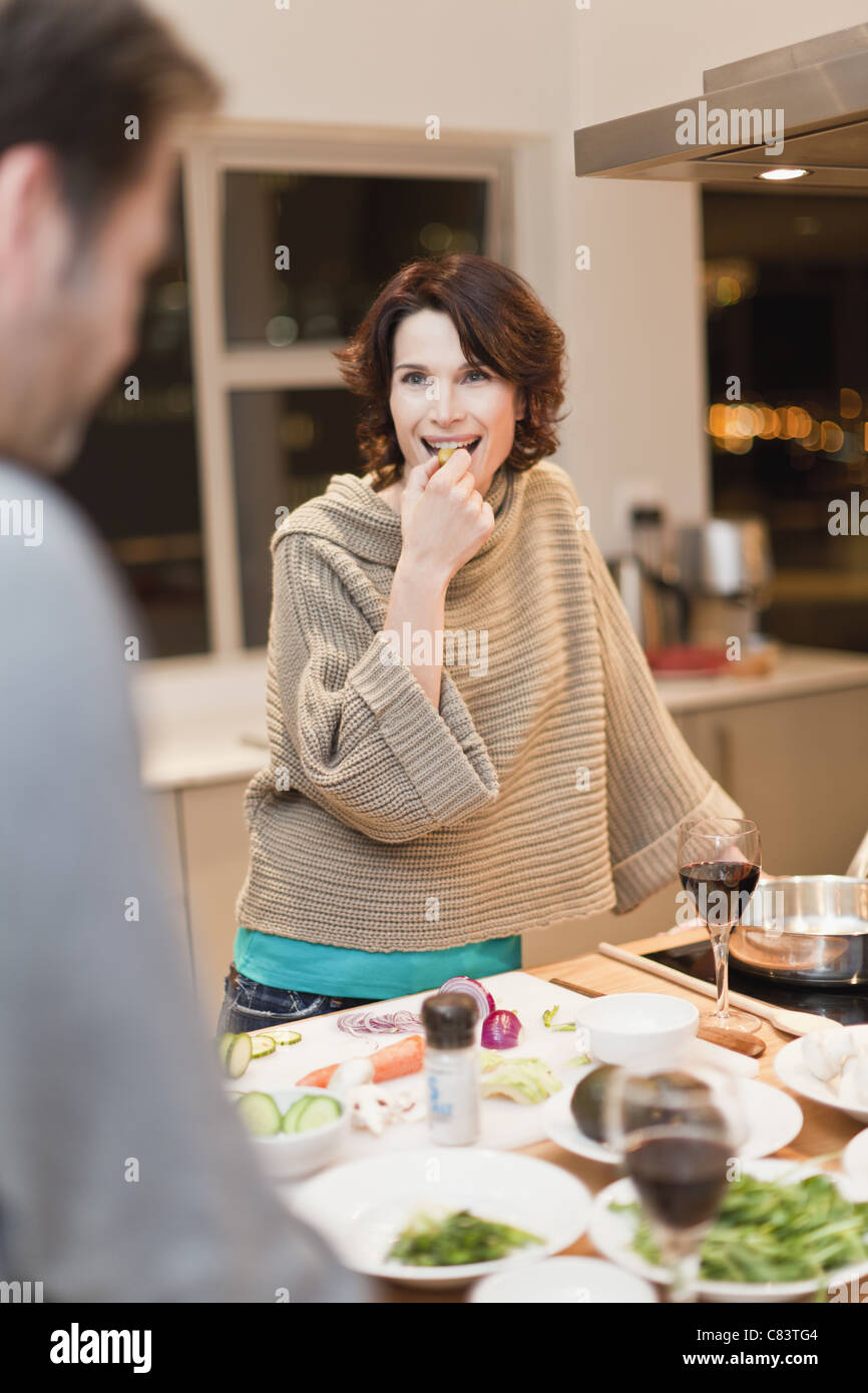 Couple drinking wine and cooking dinner Stock Photo - Alamy