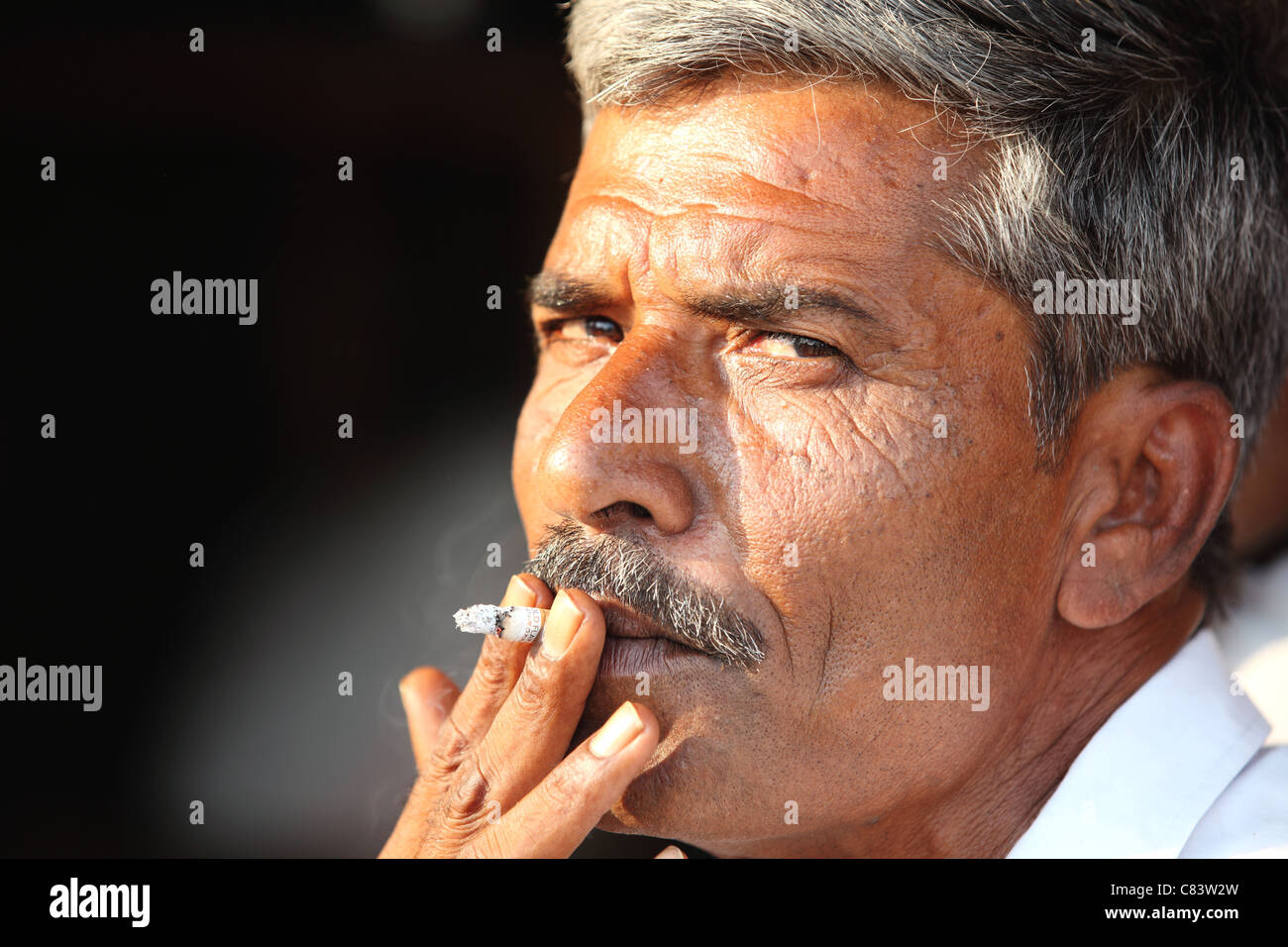 Men smoking cigarettes hi-res stock photography and images - Alamy