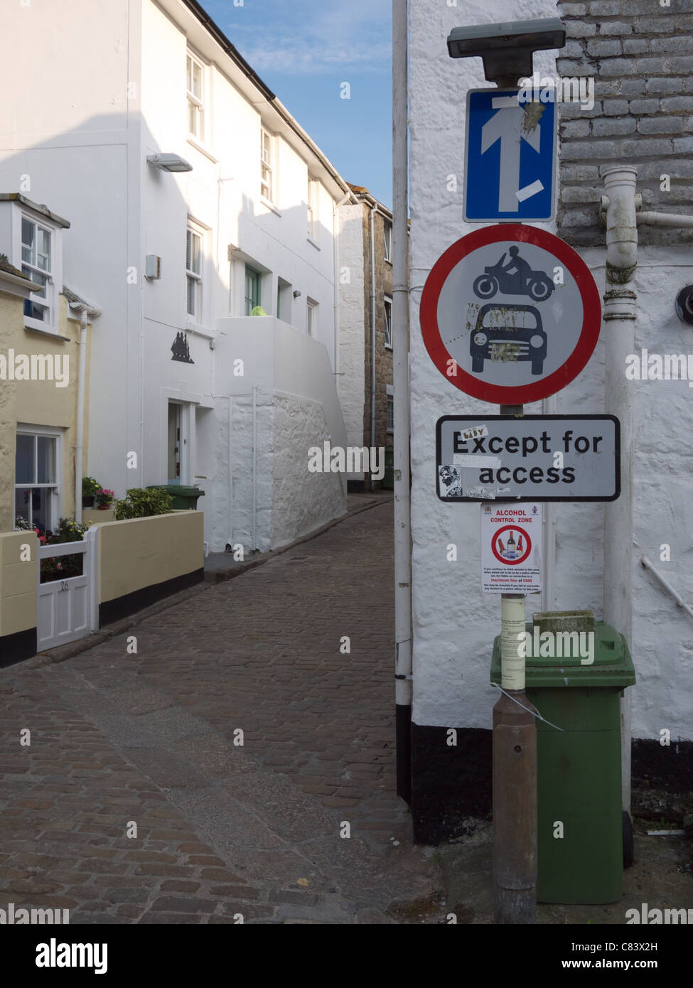 Cornwall road signs hi-res stock photography and images - Alamy