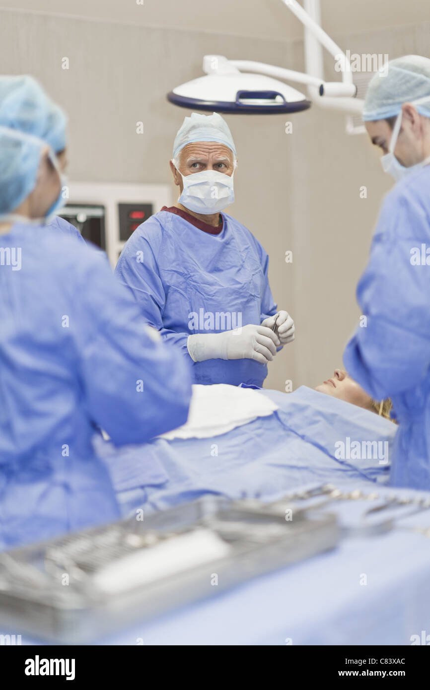 Surgeons at work in operating room Stock Photo - Alamy