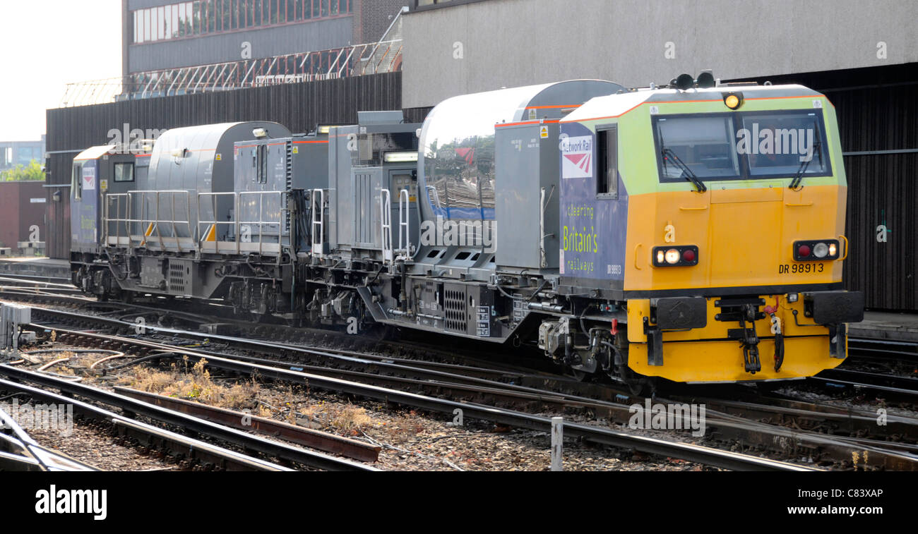 Special train run by Network Rail for Clearing & to maintain Britains ...