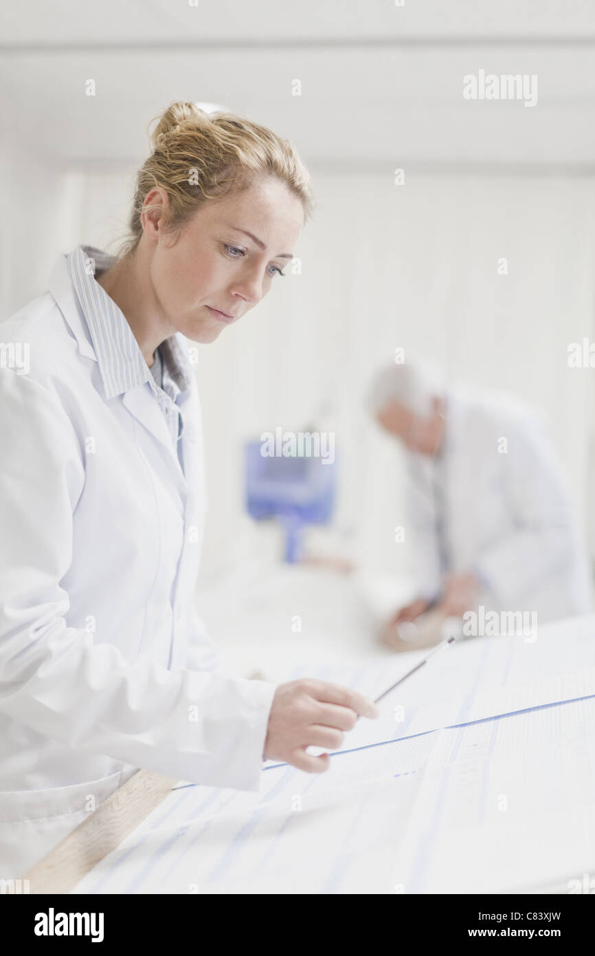 Nurse patient reading medical chart hi-res stock photography and images ...