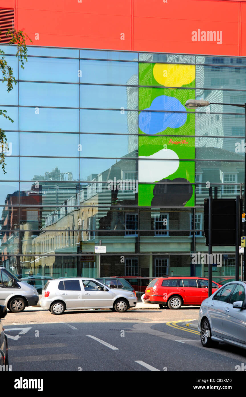 Part of the Blizard Building & the London School of Medicine and ...