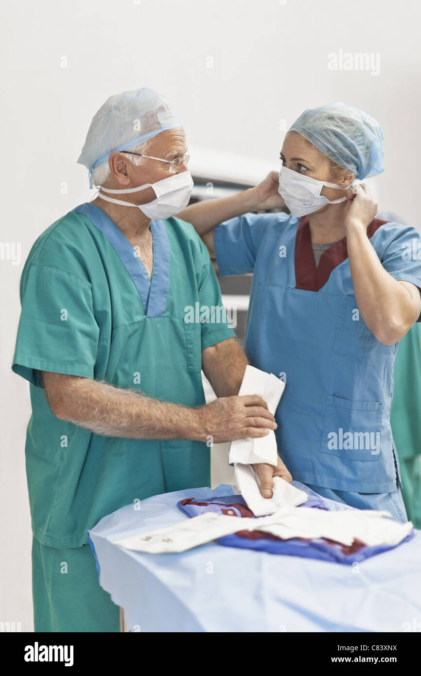 Operating Room Nurse Stock Photos & Operating Room Nurse Stock Images ...