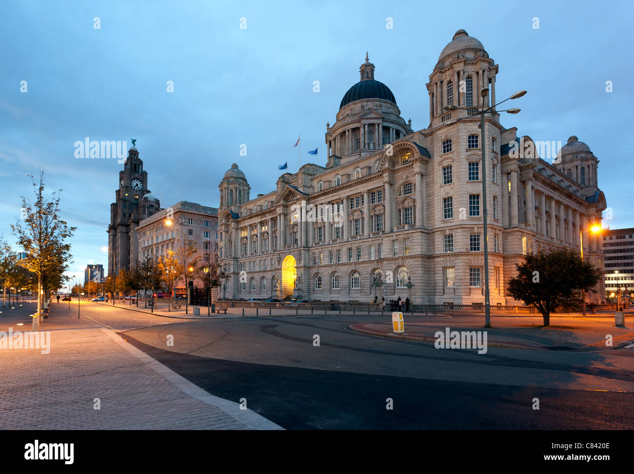 Liver buildings famous clock hi-res stock photography and images - Alamy