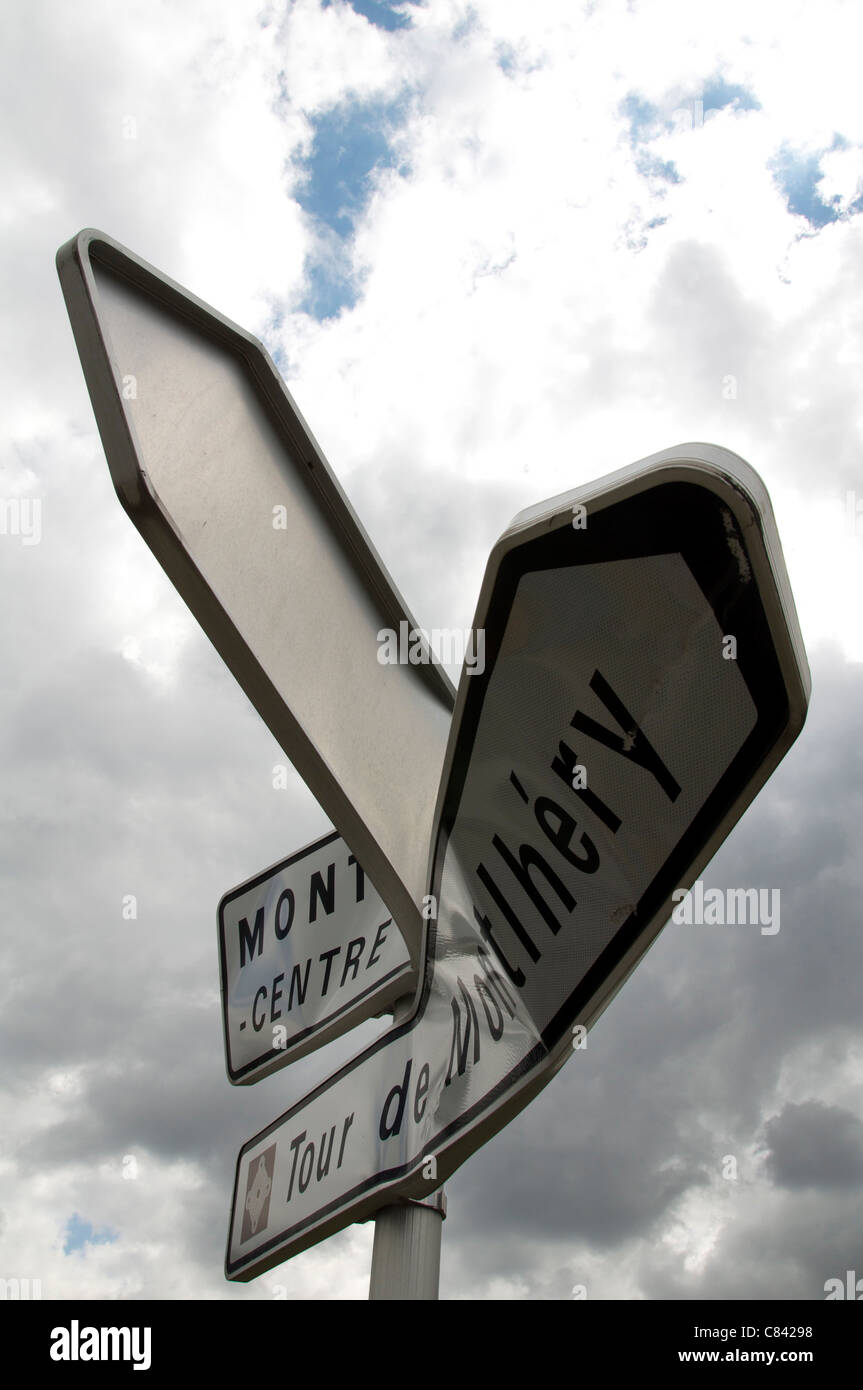 Road signs pointing in right direction hi-res stock photography and ...