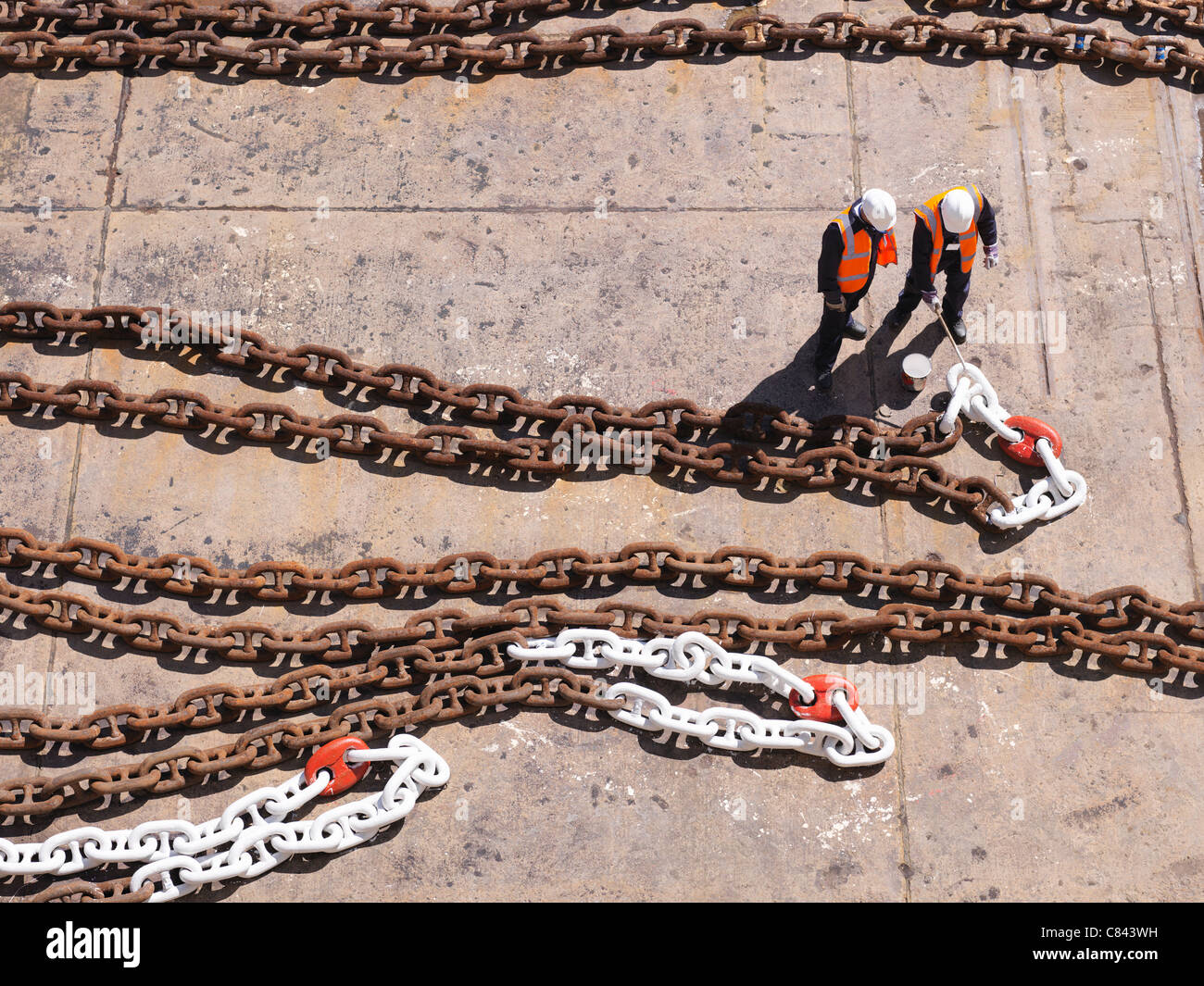 Horizontal chain hi-res stock photography and images - Alamy