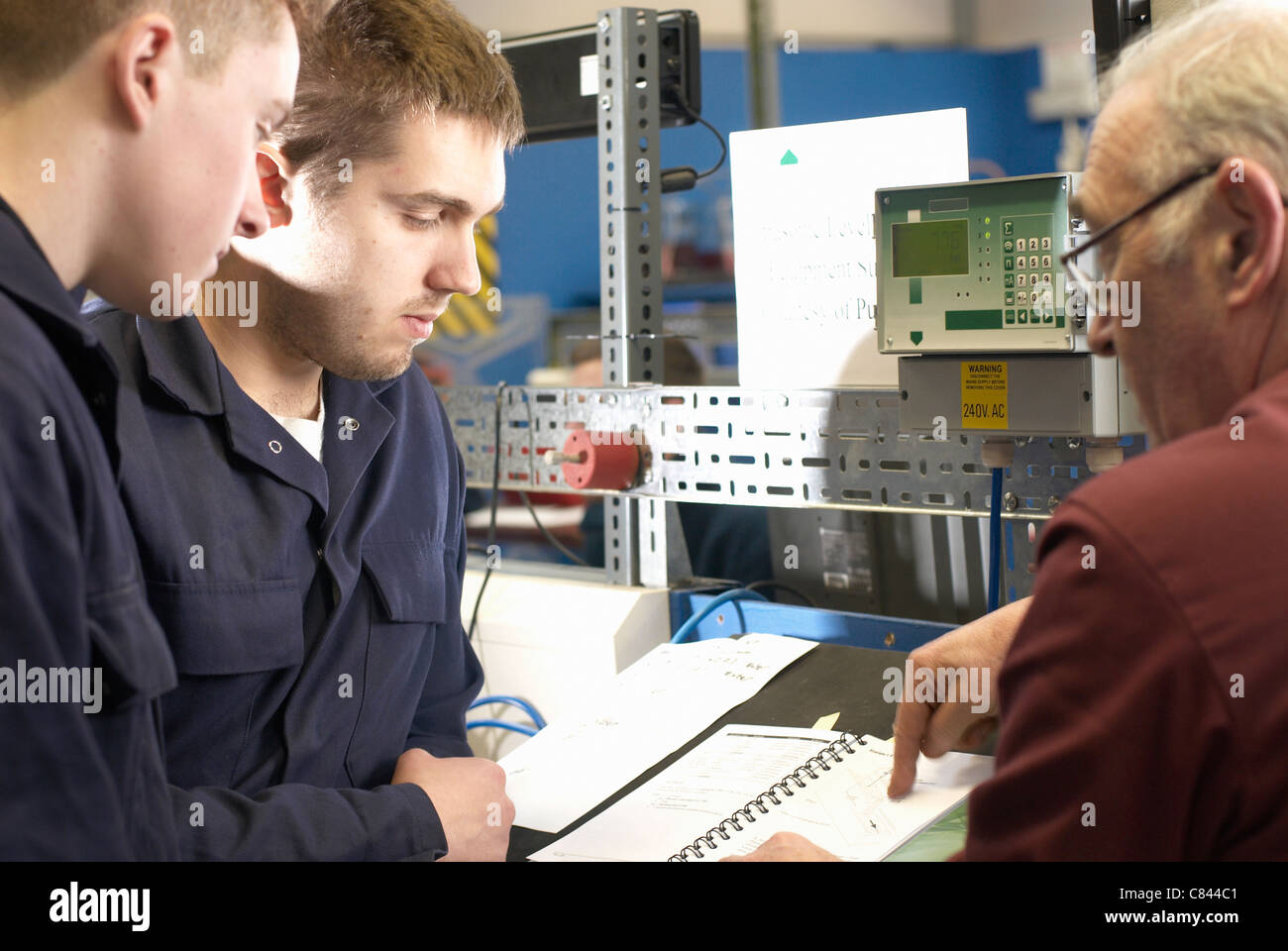 Electrical engineers hi-res stock photography and images - Alamy