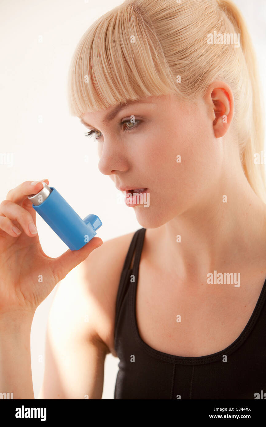 Asthma inhaler hi-res stock photography and images - Alamy