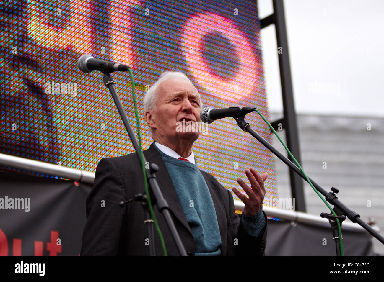 Former MP Tony Benn addresses the Anti War Mass Assembly in Trafalgar ...