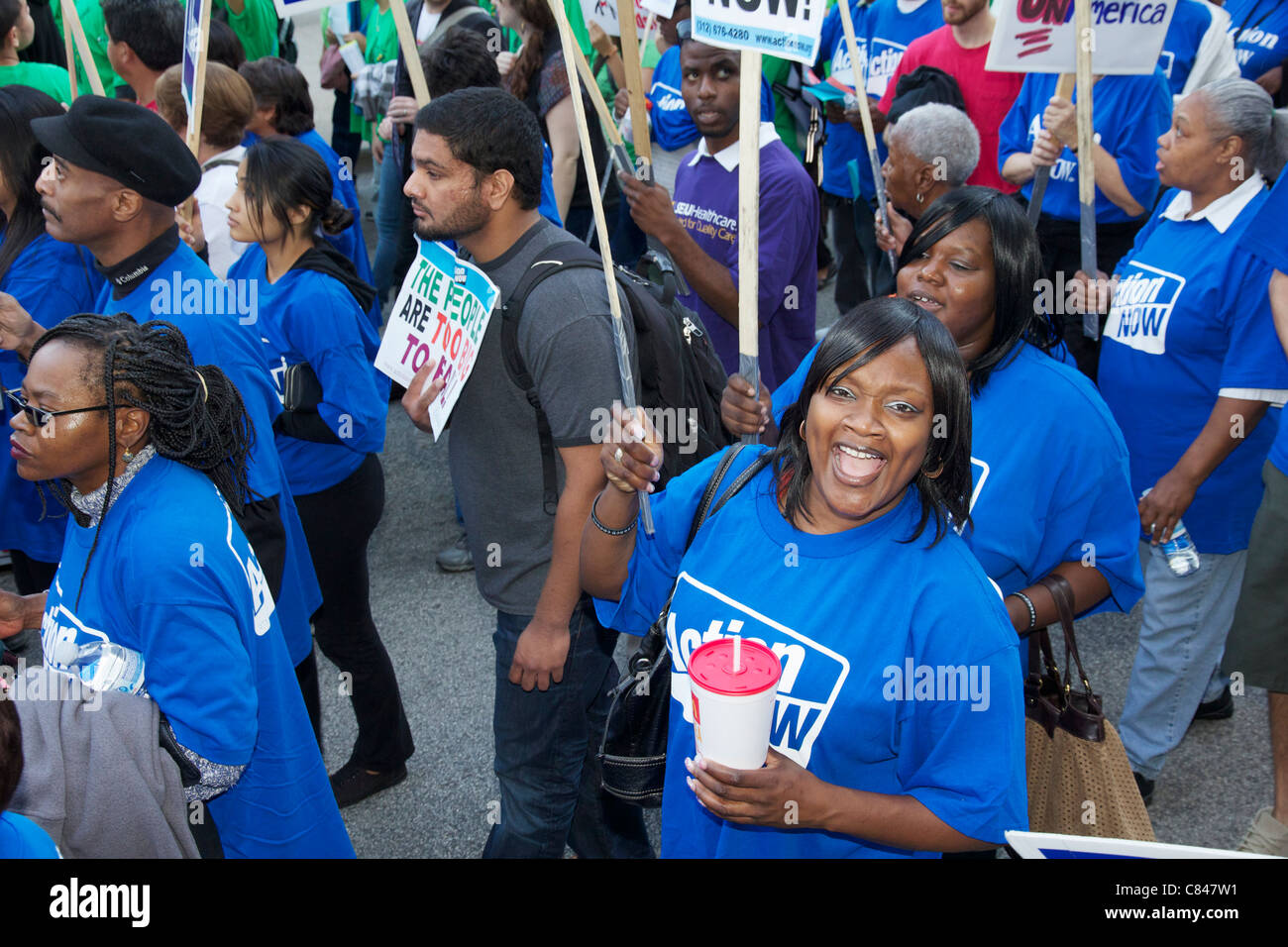 Protesters marching on Michigan Avenue. Occupy Chicago protest Stock ...