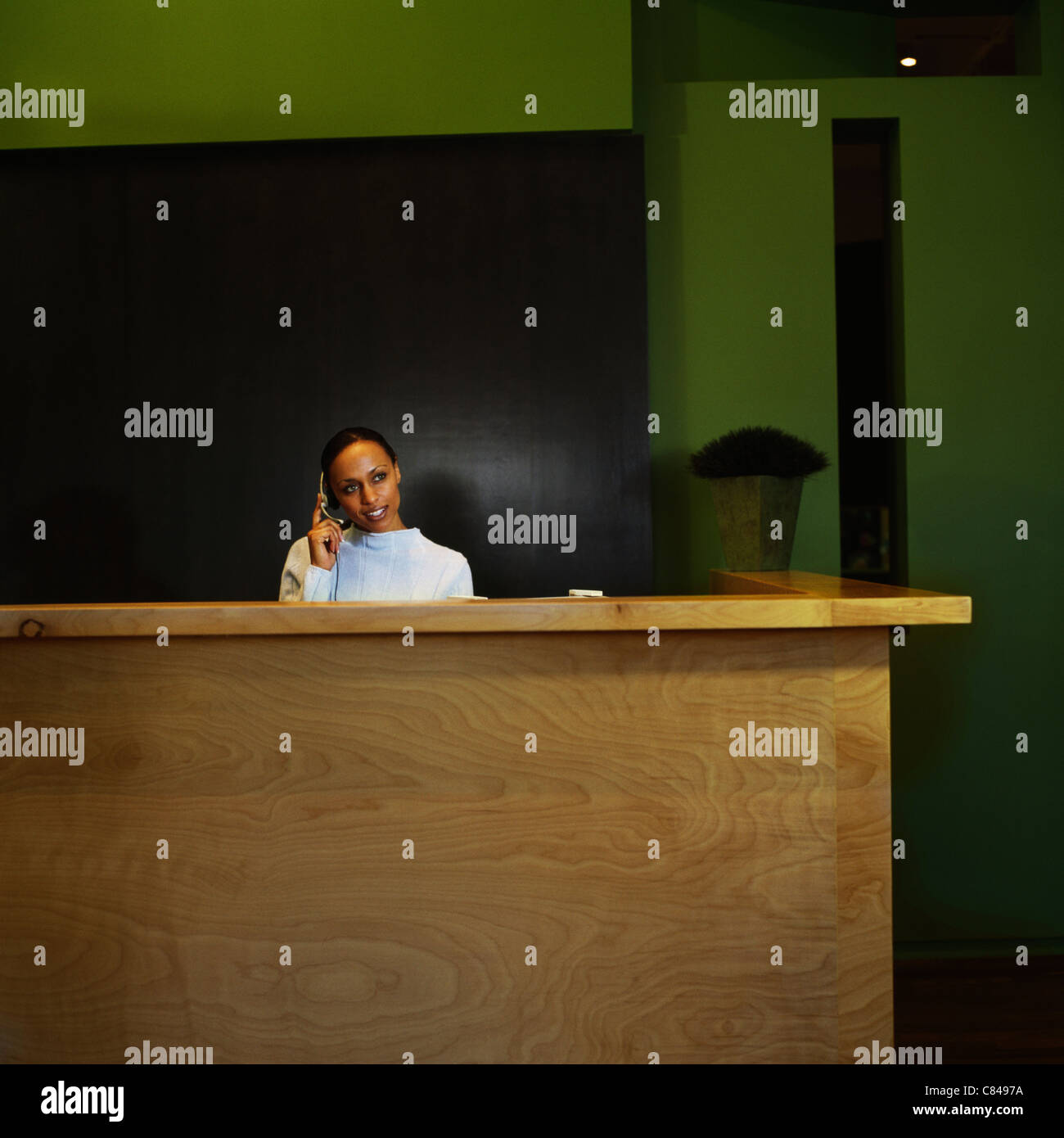 Reception desk hi-res stock photography and images - Alamy