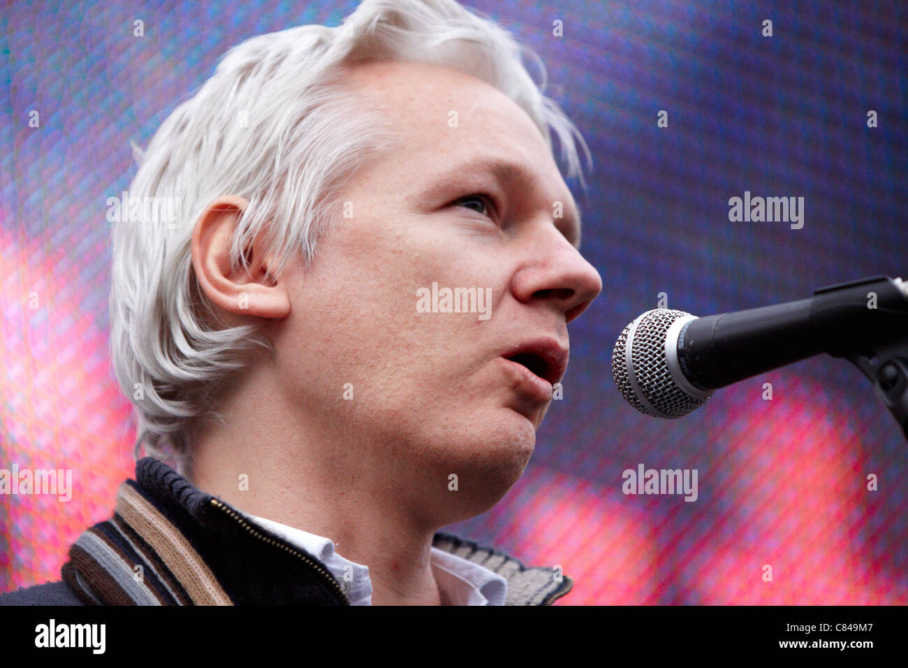 Wikileaks founder Julian Assange addresses the Anti War Mass Assembly ...