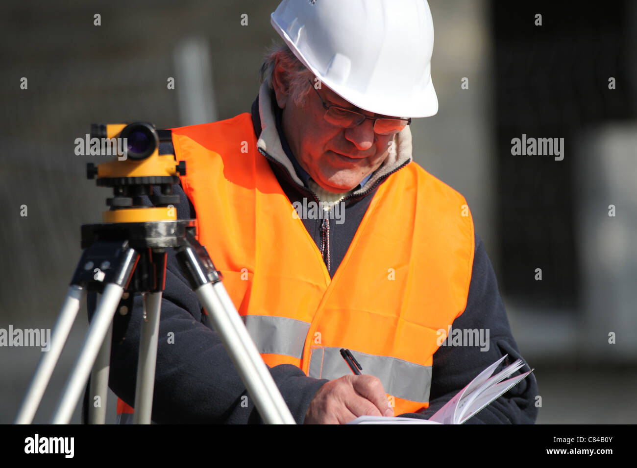 Surveyor working theodolite transit hi-res stock photography and images ...