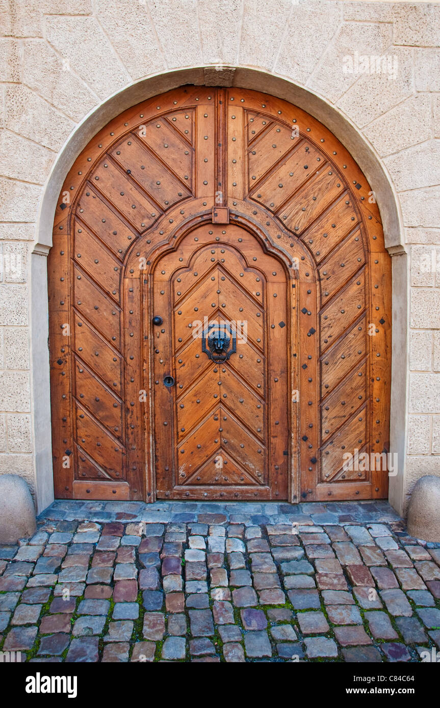 Massive wooden door hi-res stock photography and images - Alamy