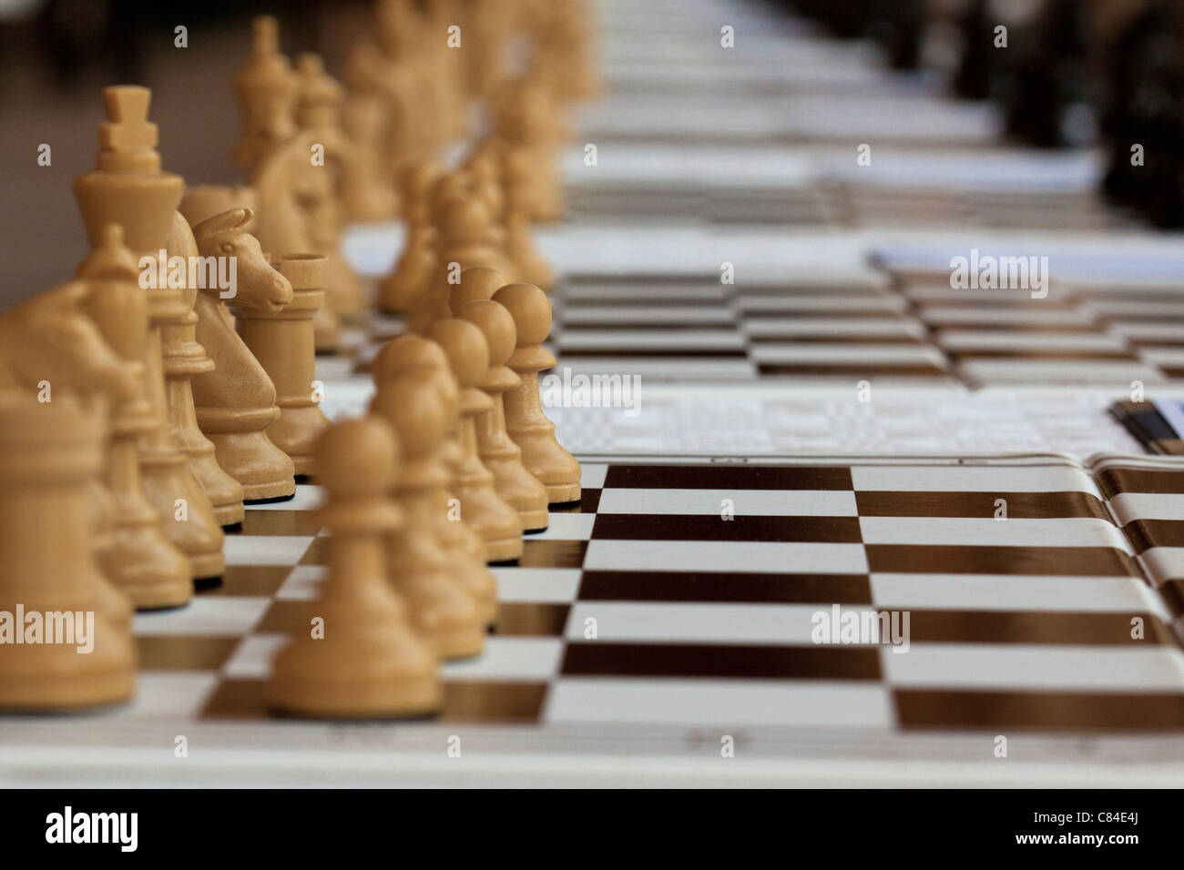 Checkmate chess board hi-res stock photography and images - Alamy