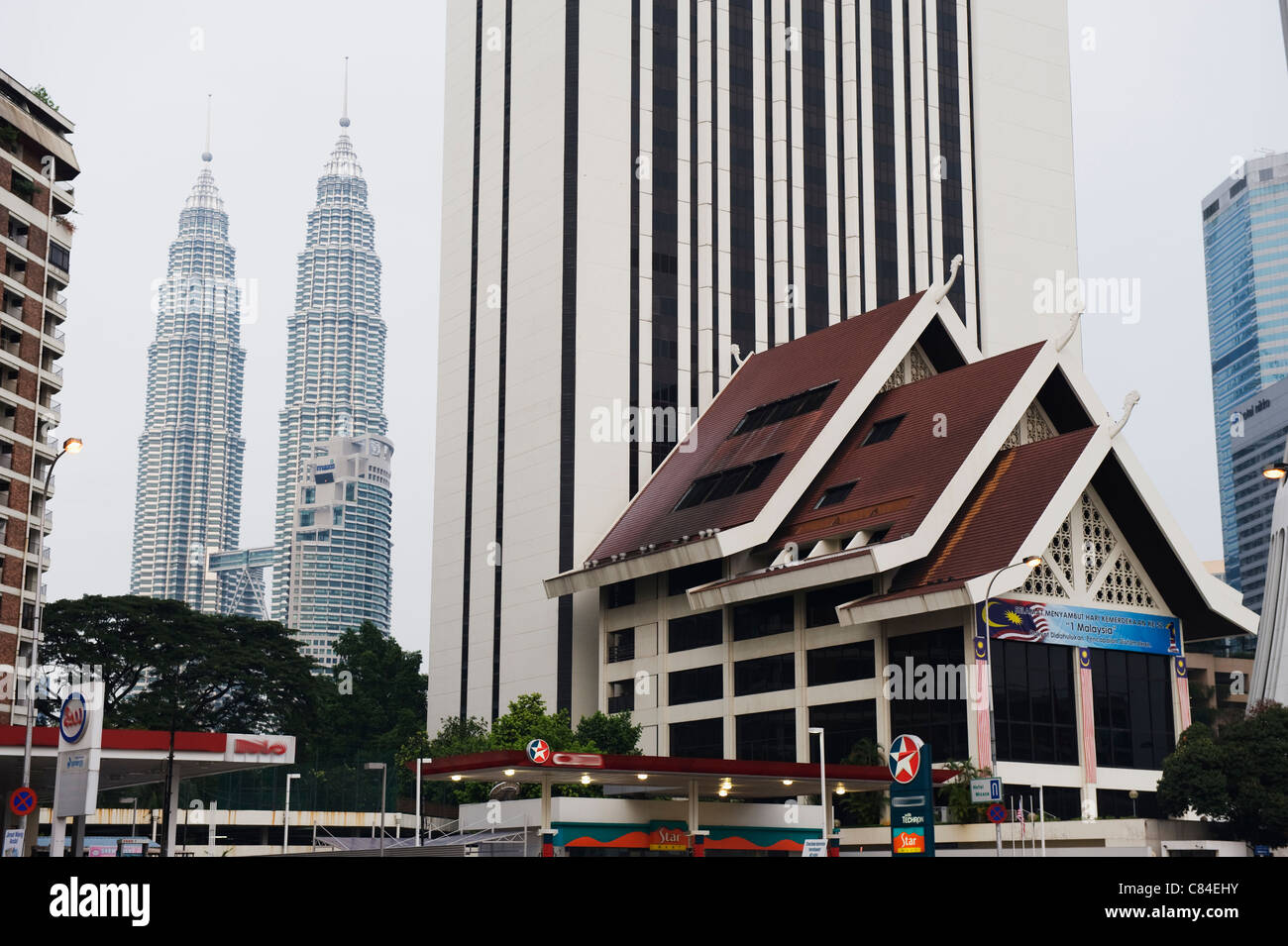 Petronas building hi-res stock photography and images - Alamy