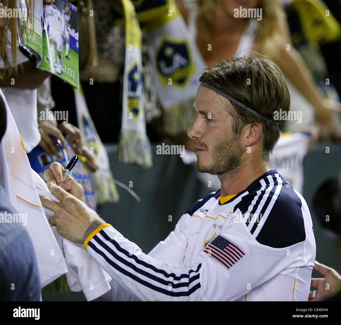 David beckham with the fans hi-res stock photography and images - Alamy