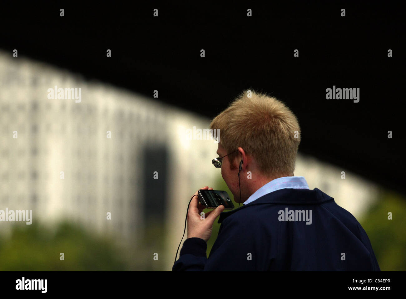 Phone hand london street hi-res stock photography and images - Alamy