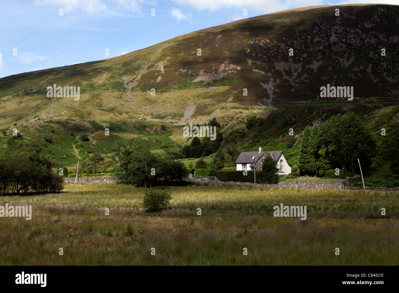 Typical welsh cottages hi-res stock photography and images - Alamy