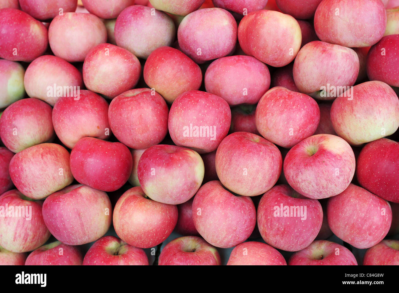 Apple red market row pile group fruits juicy hi-res stock photography ...