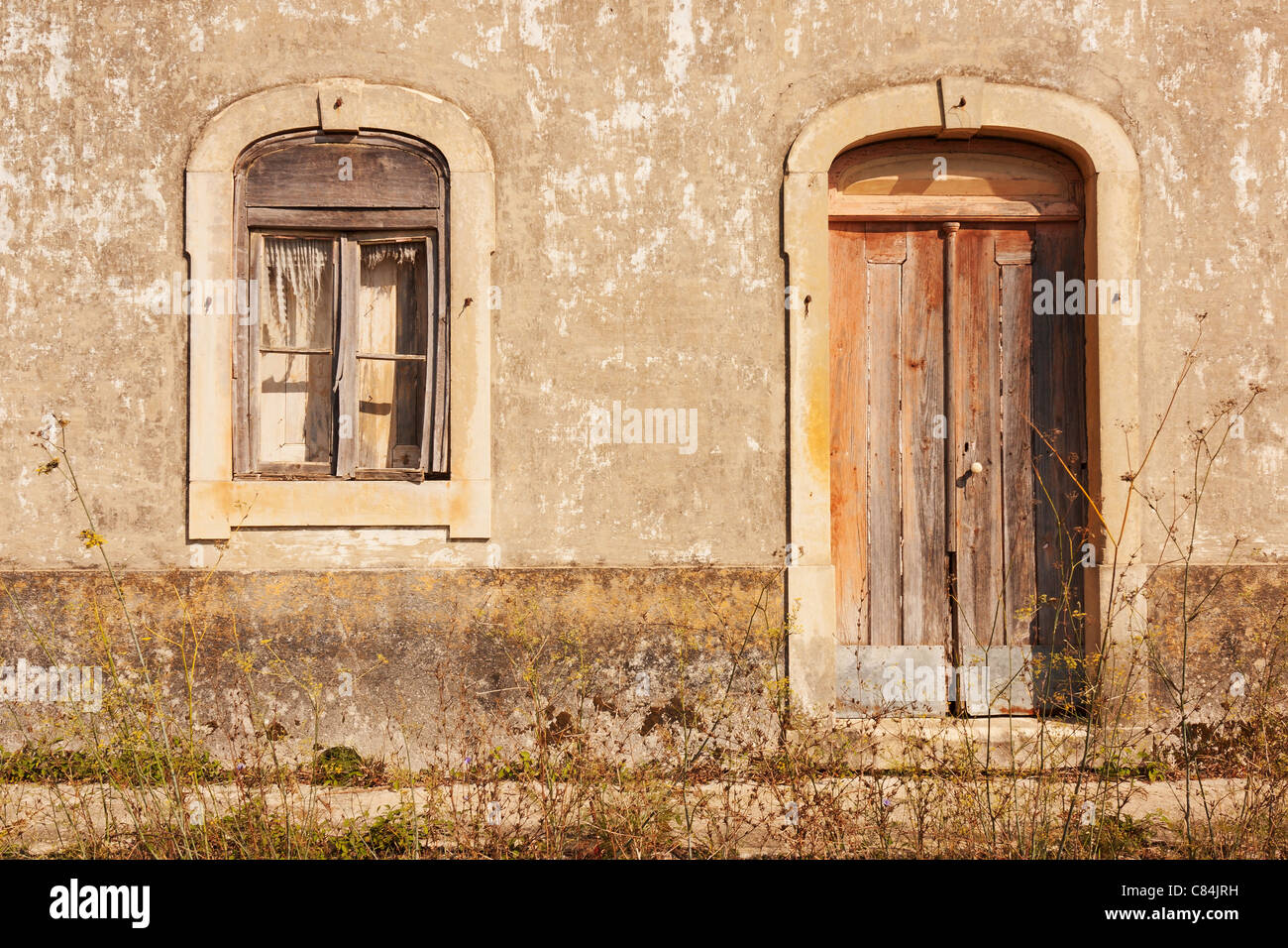 Rundown school building hi-res stock photography and images - Alamy