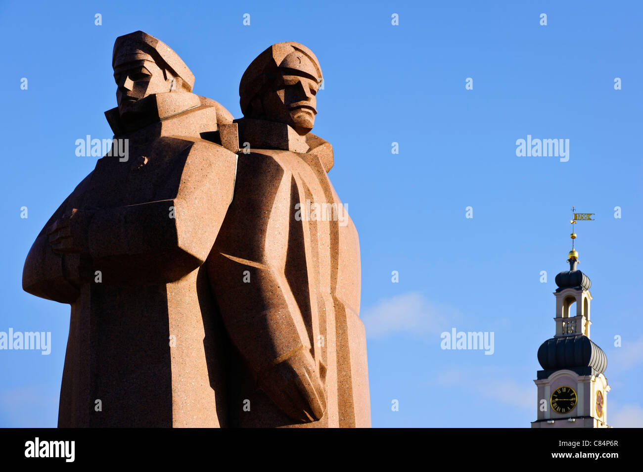 Riga. Latvian Riflemen statue & Town Hall tower Stock Photo - Alamy