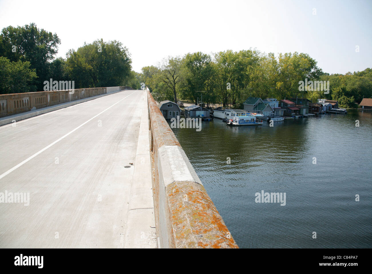 The Old Duke Road Bridge passes floating houses on the Mississippi ...