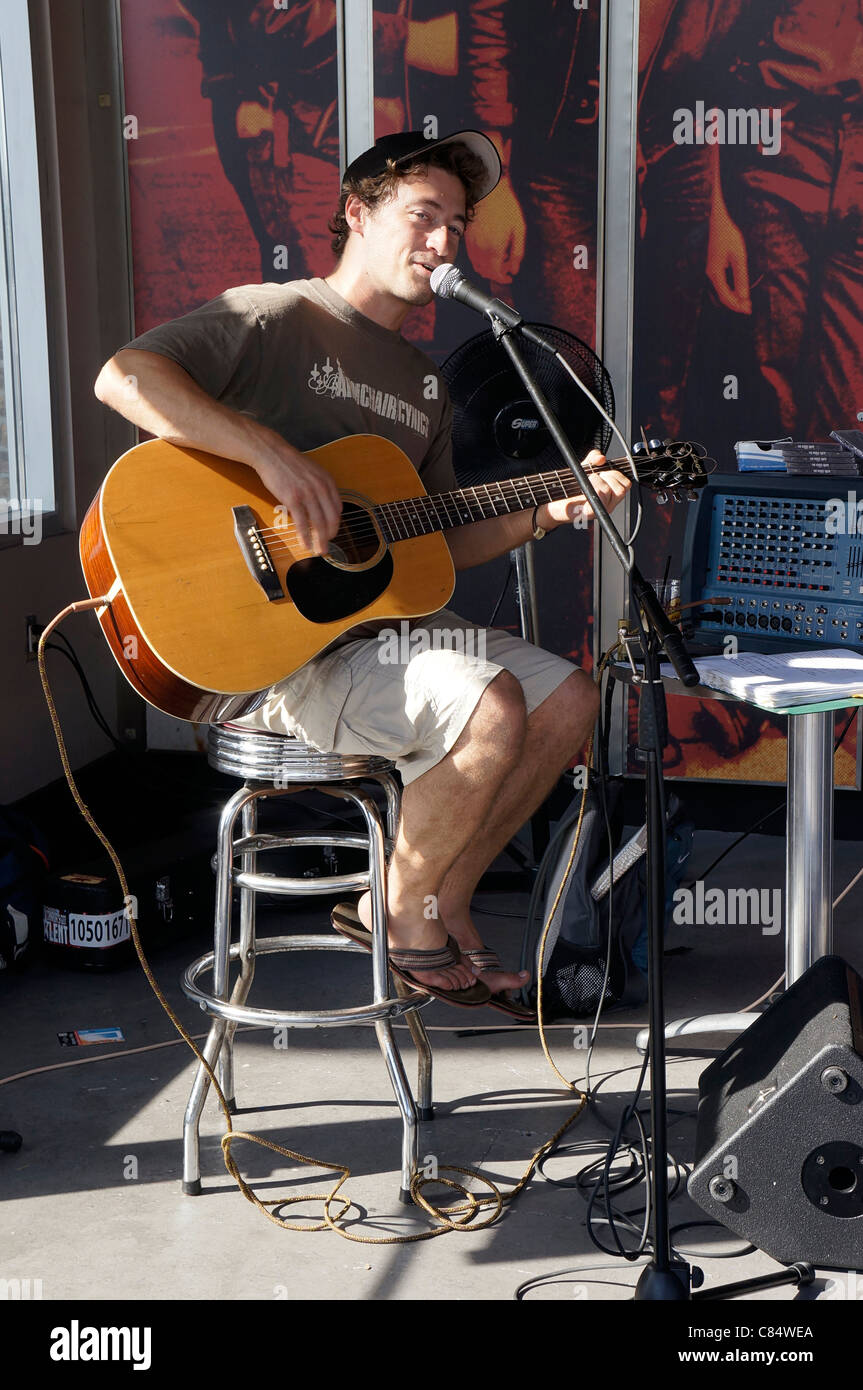 Singer sitting on stool playing guitar hi-res stock photography and ...