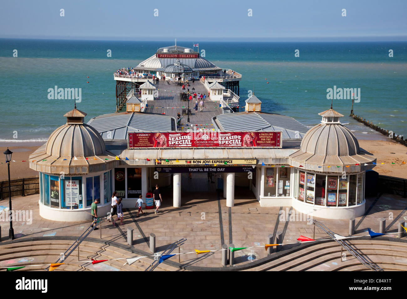 Cromer pier pavilion theatre hi-res stock photography and images - Alamy
