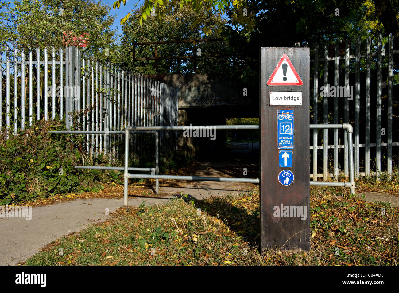 Low bridge signs hi-res stock photography and images - Alamy