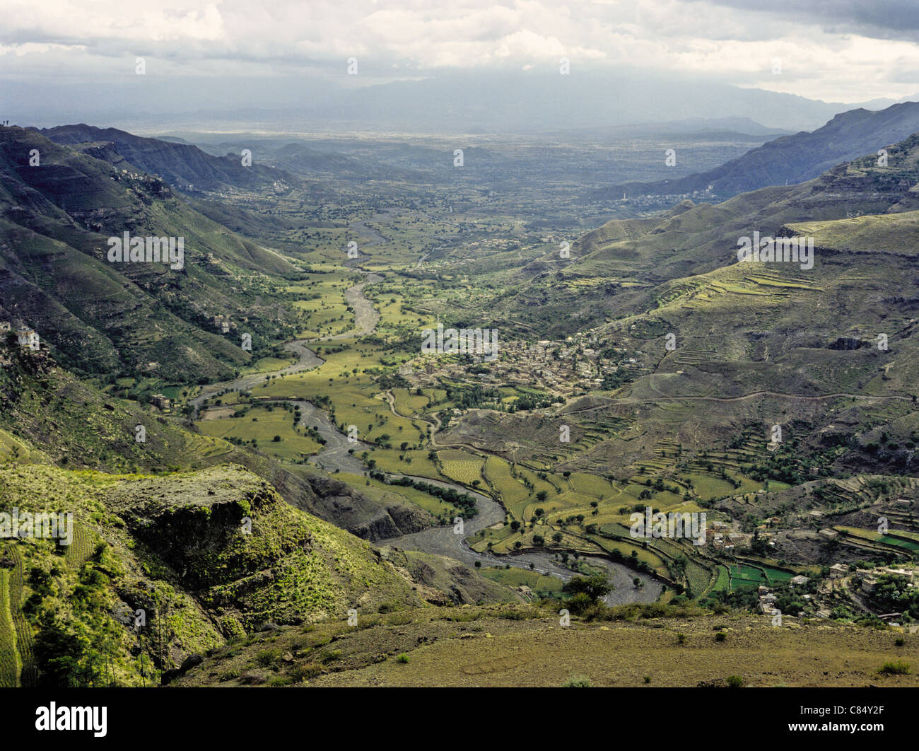 Rural landscape of mountains and farmland in Ta’izz Governorate, Yemen ...
